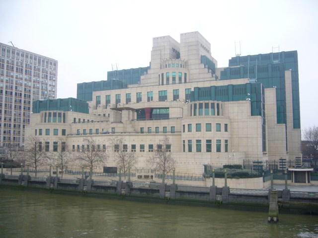 London Filming Locations: Skyfall (2012) | Tokyo Fox (東京狐)