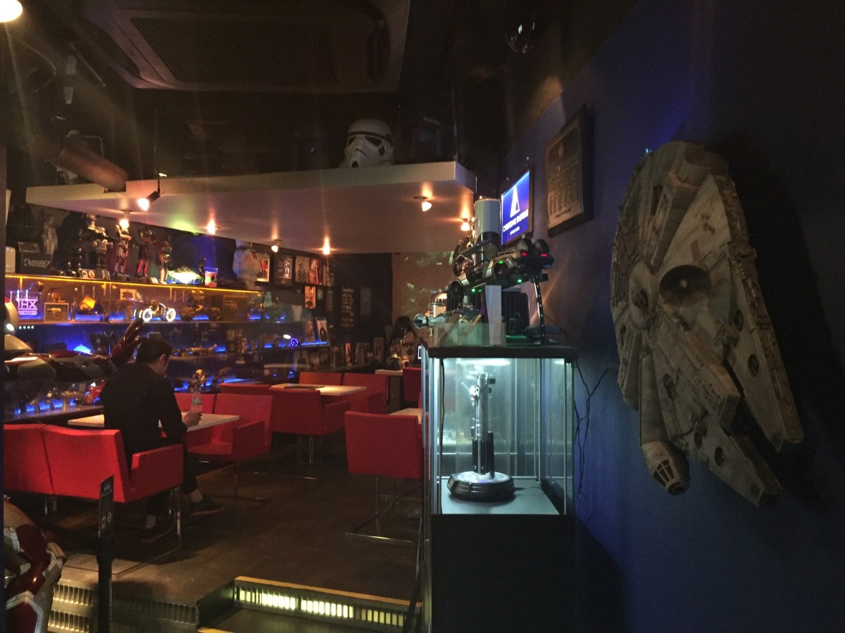 Science Fiction Bar In Tokyo | Tokyo Fox (東京狐)