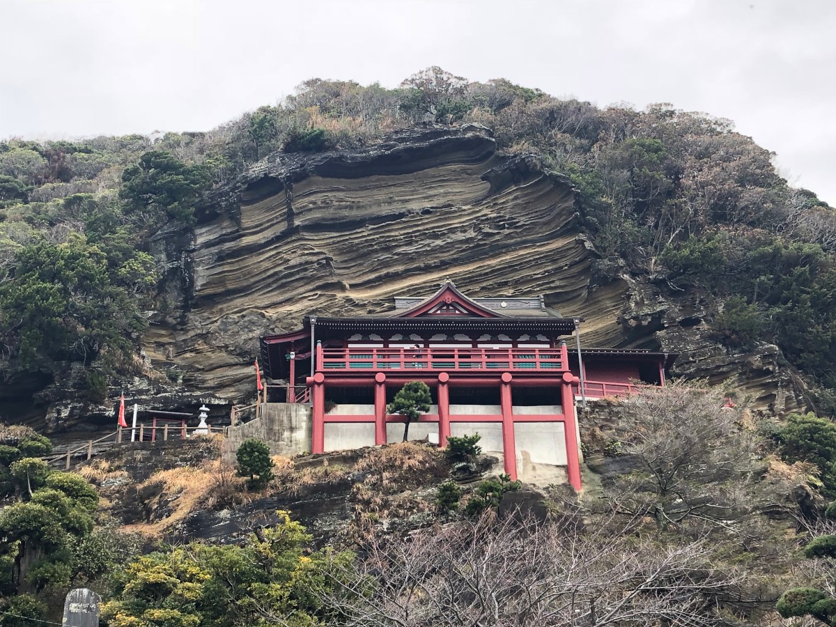 Tokyo Daytripper: A Temple Built On The Side Of A Mountain | Tokyo Fox ...