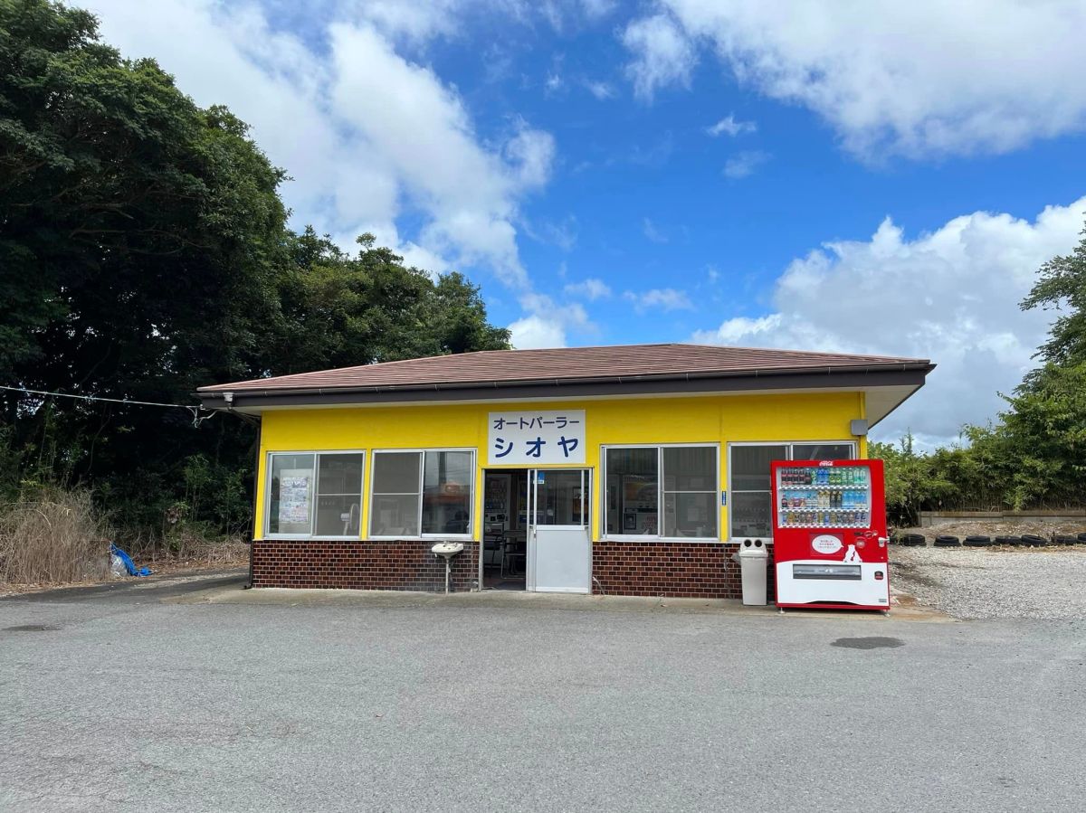 Dining Out: One of Japan’s Shabbiest Vending Machine Restaurants ...