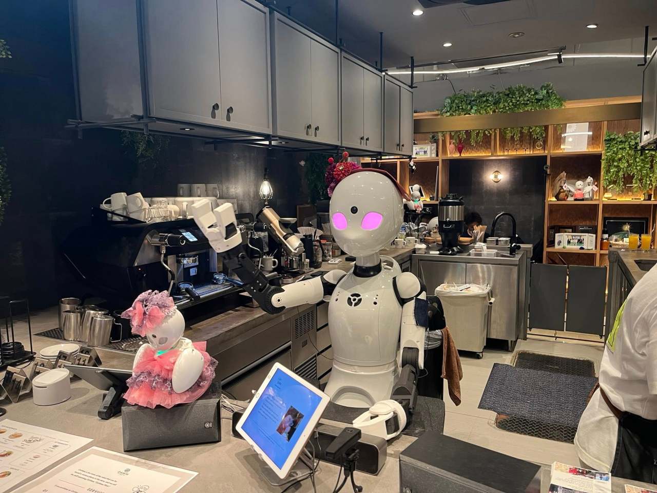 Is The Avatar Robot Cafe Just A Gimmick or Actually Worth A Visit ...